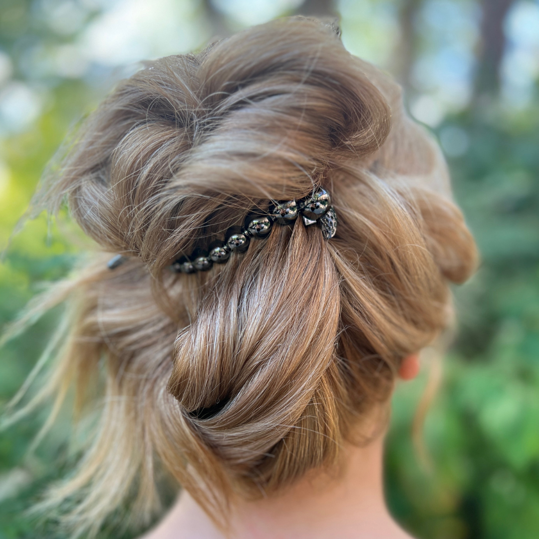 Elevate Your Look with Our Eternal Loop Metal Hair Clip – Pink Pewter